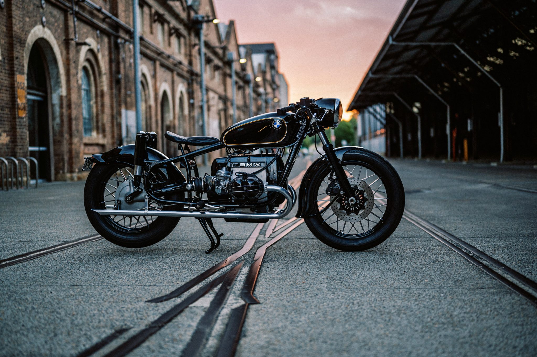 1960 BMW R60 MOTORCYCLE RESTOMOD – MotoRRetro