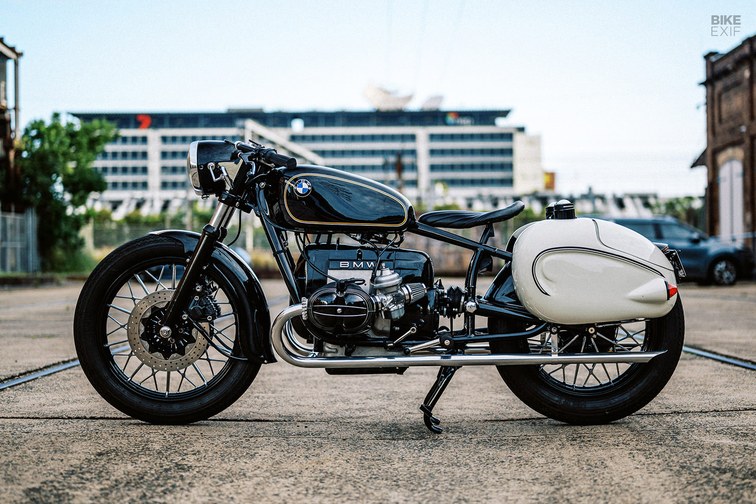 1960 BMW R60 MOTORCYCLE RESTOMOD – MotoRRetro